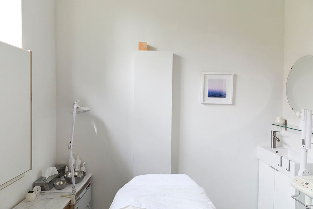 An Introduction to Microcurrent Facials – Vitruvi US